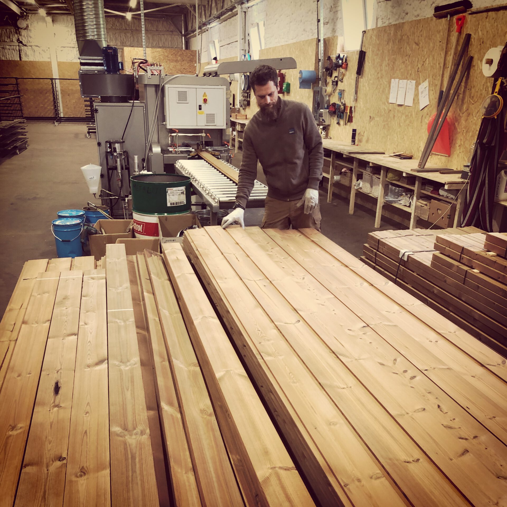 Wood Coating and Brushing – brolis-timber